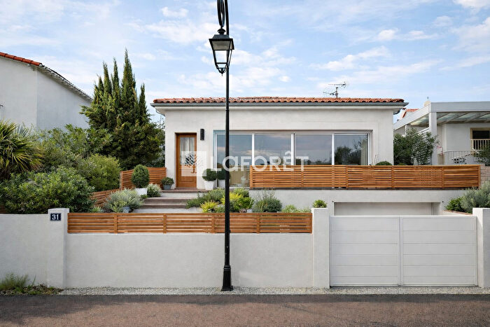 Maison à vendre - Saintes, Centre-ville - 5 pièces - 3 chambres