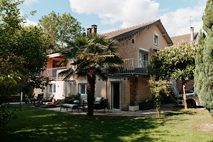 Maison 10 pièces à vendre à Saint-Ouen-l'Aumône, Maubuisson