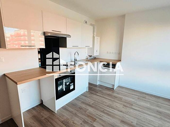 Appartement à louer - Cheminots-Acacias-Faubourg de Lille, Valenciennes - 1 pièce