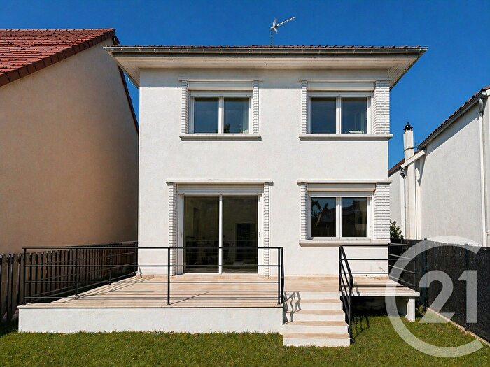 Le Mesnil-le-Roi : Maison 5 pièces à vendre