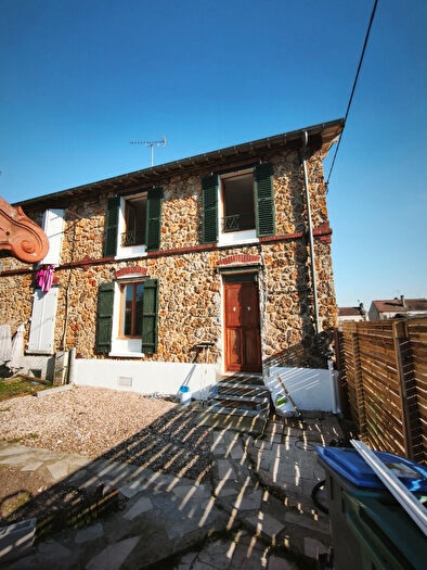 Maison à louer - Mantes-la-Ville, Centre-ville - 3 pièces - 1 chambre