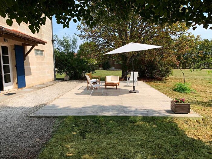 Maison à louer - Saint-André-de-Cubzac - 9 pièces - 4 chambres