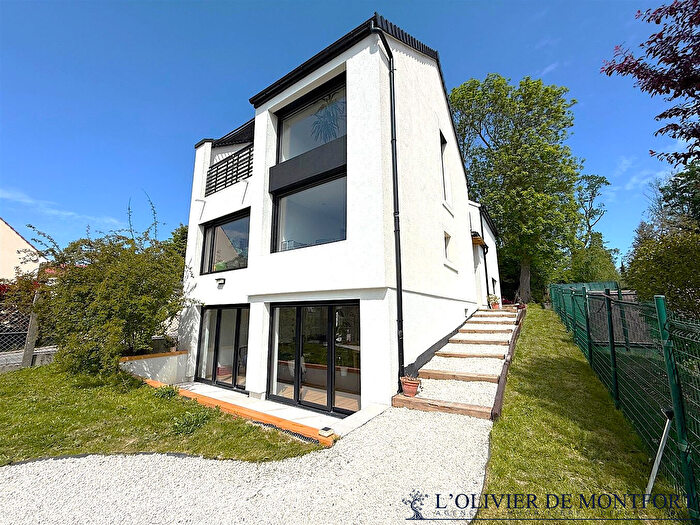 Villiers-Saint-Frédéric : Maison 7 pièces à vendre