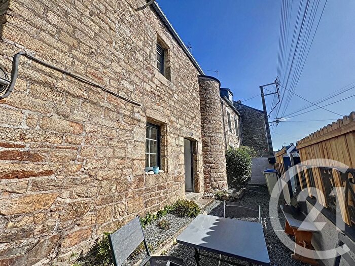 Maison à vendre - Guingamp - 5 pièces - 3 chambres