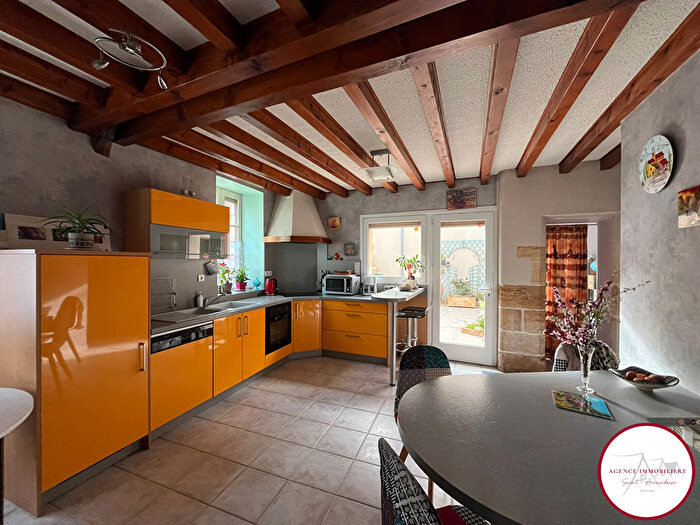 Maison à vendre - Saint-Amand-Montrond - 5 pièces - 4 chambres