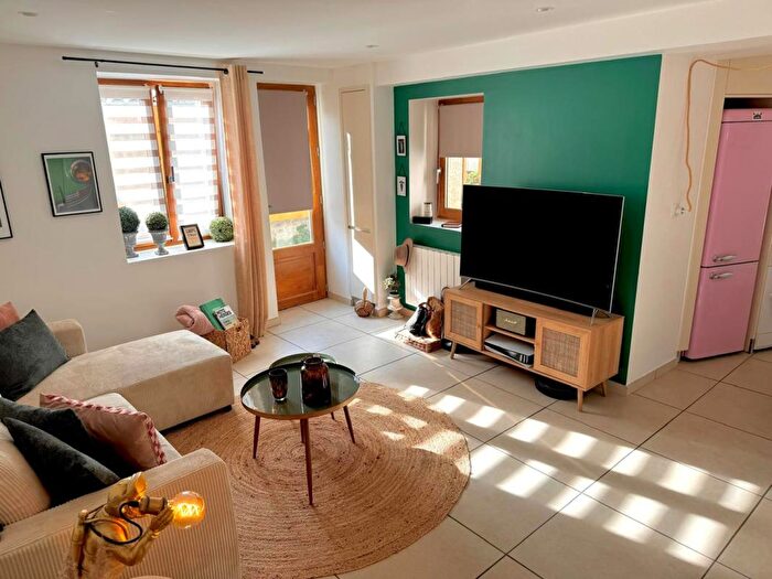 Maison à louer - Fontaines-Saint-Martin - 4 pièces - 3 chambres