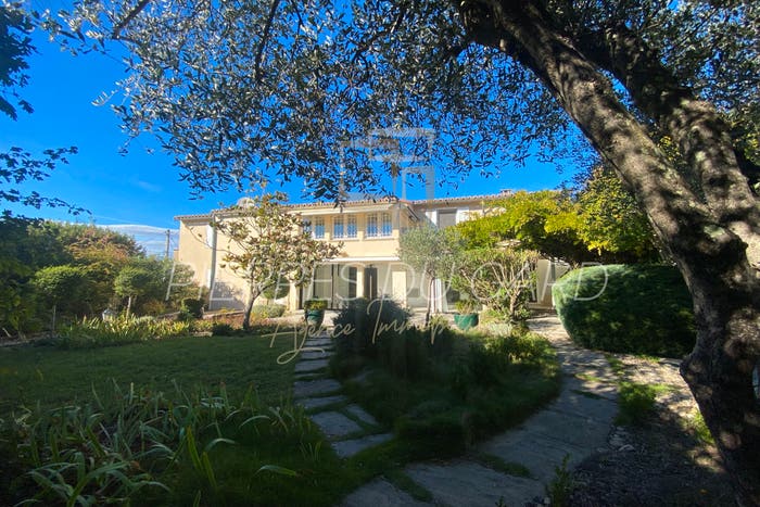 Maison 8 pièces à vendre à Uzès