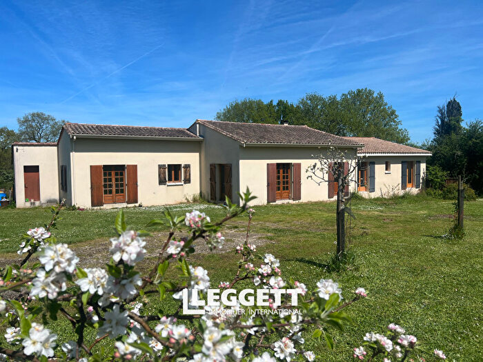 Maison à vendre - Bonneville-et-Saint-Avit-de-Fumadières - 9 pièces - 4 chambres