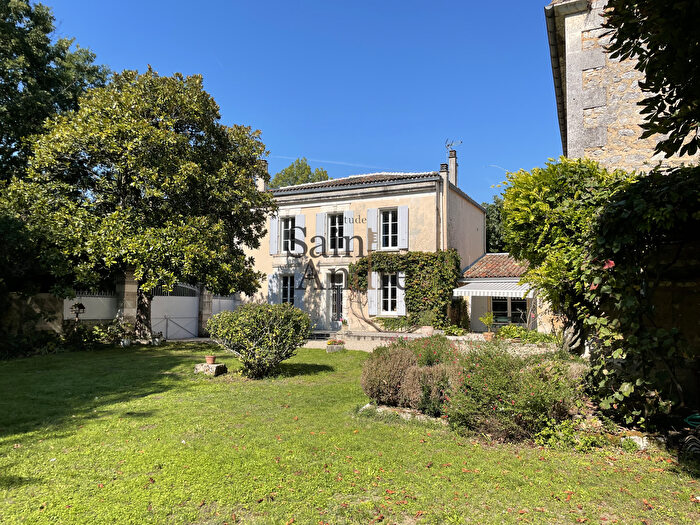 Maison à vendre - Touvre - 8 pièces - 5 chambres