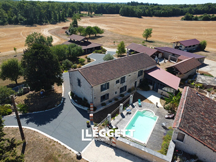 Maison à vendre - Angoulême, Saint-Ausone, Saint-Martin - 9 pièces - 6 chambres