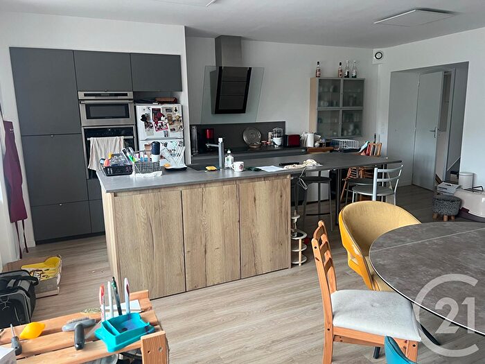 Lécousse : Appartement 4 pièces à louer