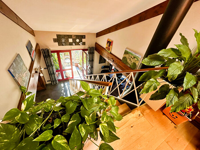 Maison à vendre - Saint-Victor-sur-Rhins - 9 pièces - 5 chambres