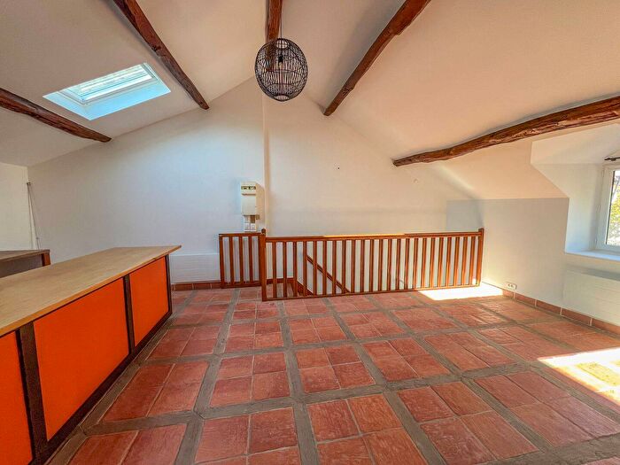 Le Mesnil-Saint-Denis : Appartement 3 pièces à louer