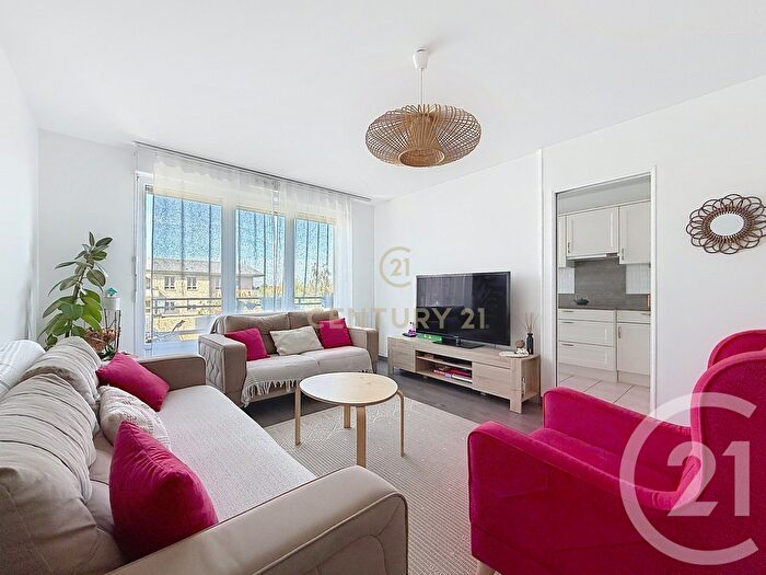 Noisy-le-Grand, Centre-ville : Appartement 3 pièces à vendre