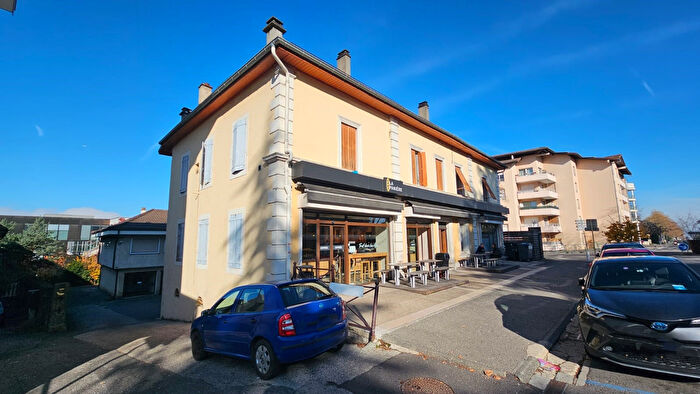 Appartement à vendre - Saint-Julien-en-Genevois, Centre-ville - 8 pièces - 3 chambres