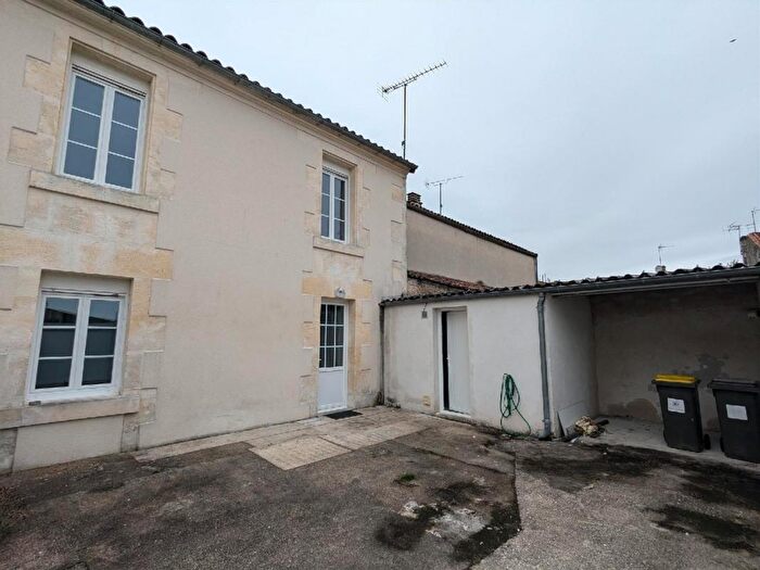 Maison à louer - Cognac, Champ de Foire - 3 pièces - 2 chambres