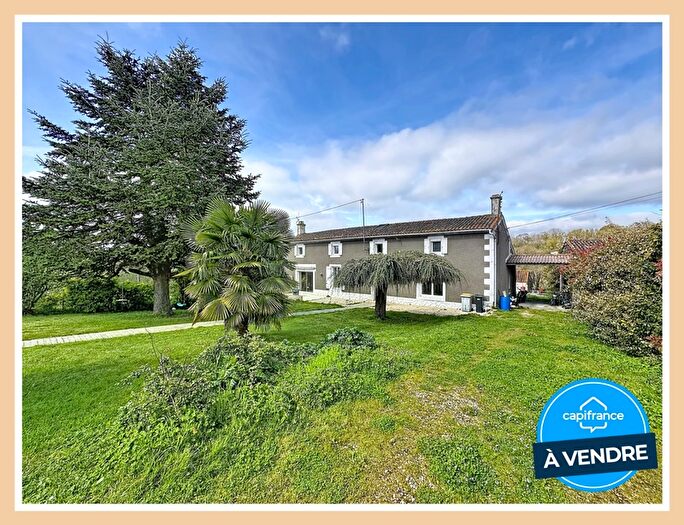 Maison à vendre - Saint-Georges-de-Noisné - 6 pièces - 3 chambres