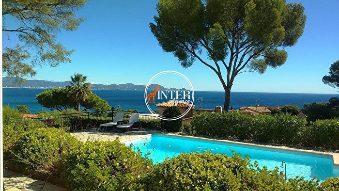 Maison à vendre - Roquebrune-sur-Argens - 7 pièces - 3 chambres