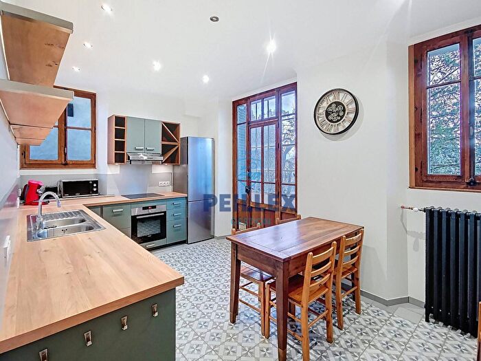 Appartement à louer - Centre Ville Est, Thonon-les-Bains - 5 pièces - 3 chambres