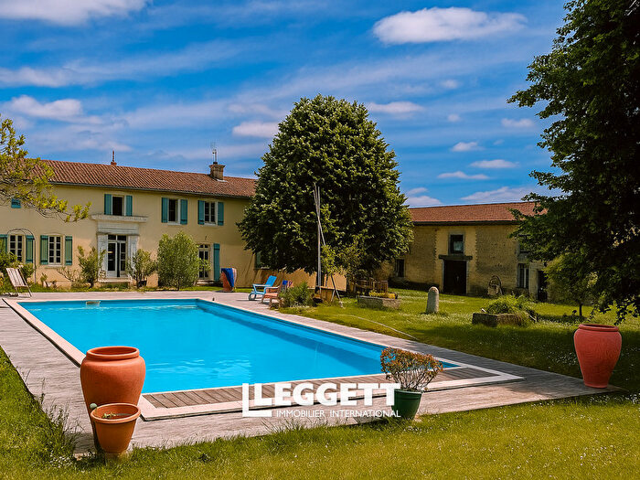 Maison à vendre - Condéon - 14 pièces - 7 chambres