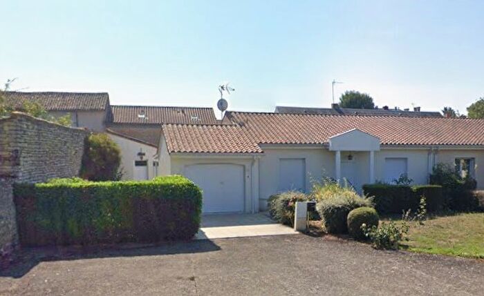 Maison à louer - Neuville-de-Poitou - 4 pièces - 2 chambres