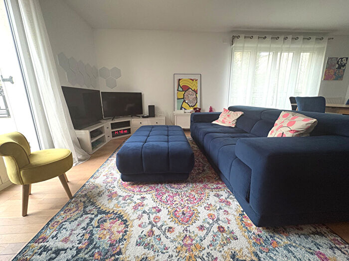 Appartement 4 pièces à vendre - Saint-Cyr-l'École, Hôtel de ville