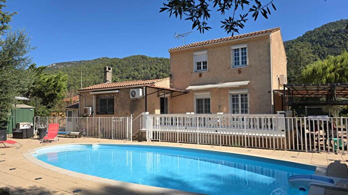 Maison à vendre - Signes - 6 pièces - 4 chambres