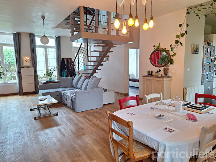 Maison à vendre - Saint-Benoît-sur-Loire - 6 pièces - 4 chambres