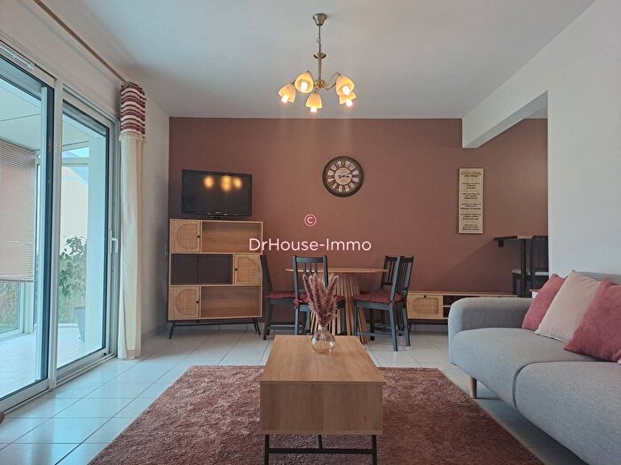 Maison à louer - Truyes - 6 pièces - 1 chambre