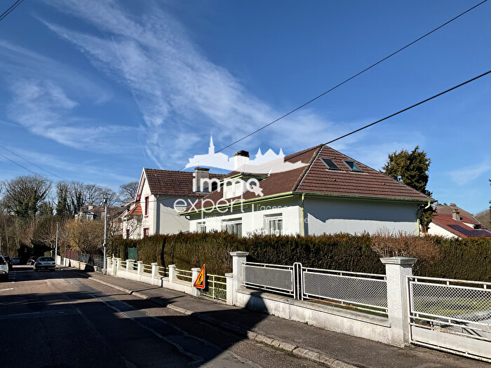 Maison à vendre - Vittel - 5 pièces - 3 chambres