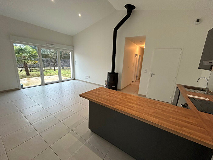 Maison à louer - Saint-Cyr - 4 pièces - 3 chambres