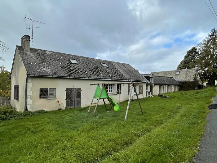 Maison à vendre - Marcilly-sur-Maulne - 9 pièces - 8 chambres