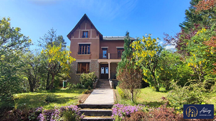 Neuvic : Maison 8 pièces à vendre