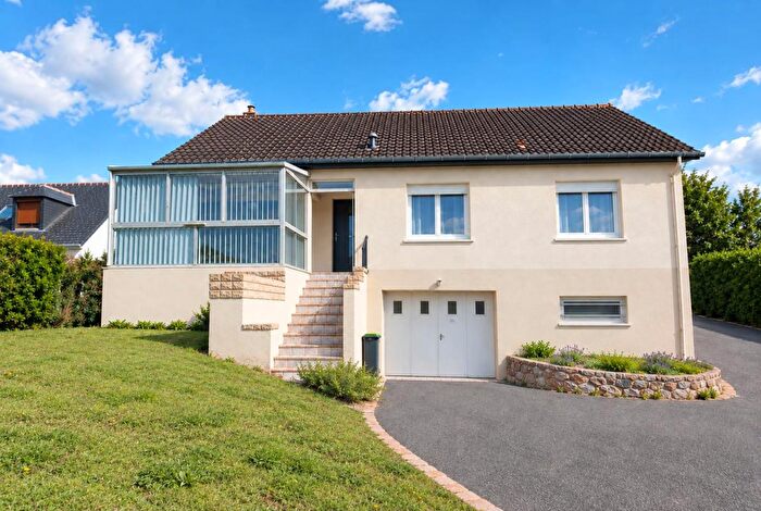 Saint-Antoine-du-Rocher : Maison 4 pièces à vendre
