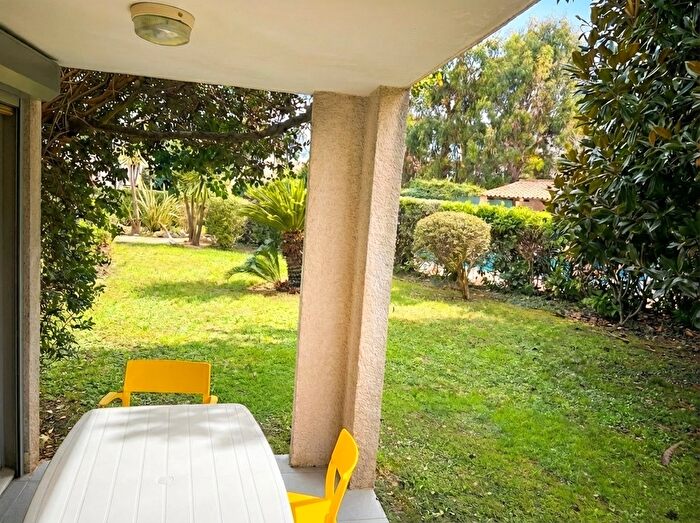 Appartement à vendre - Antibes, Antibes-les-Pins, Trianon, Le Fournel, Peyregoue - 2 pièces - 1 chambre