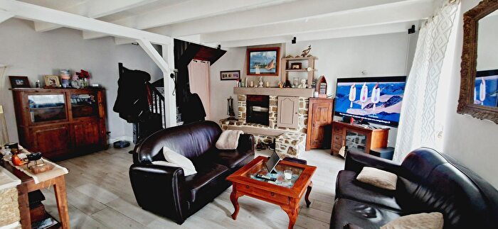 Maison à vendre - La Ville-ès-Nonais - 5 pièces - 4 chambres