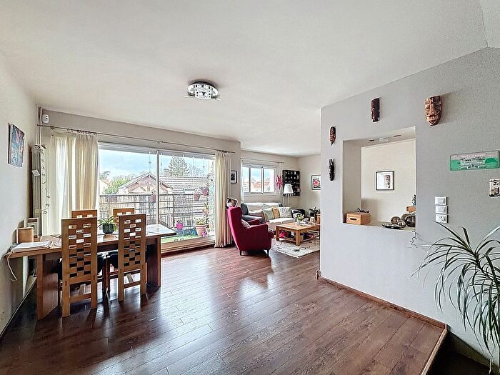 Appartement à vendre - Voisins-le-Bretonneux - 5 pièces - 4 chambres