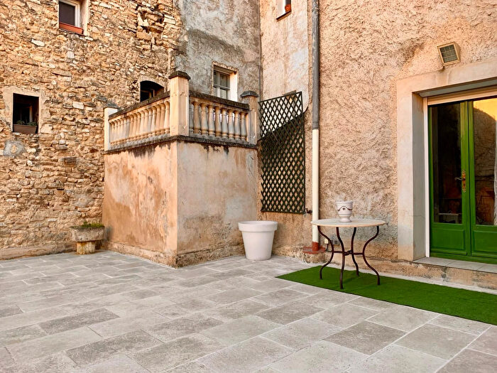 Maison à vendre - Apt - 11 pièces - 5 chambres