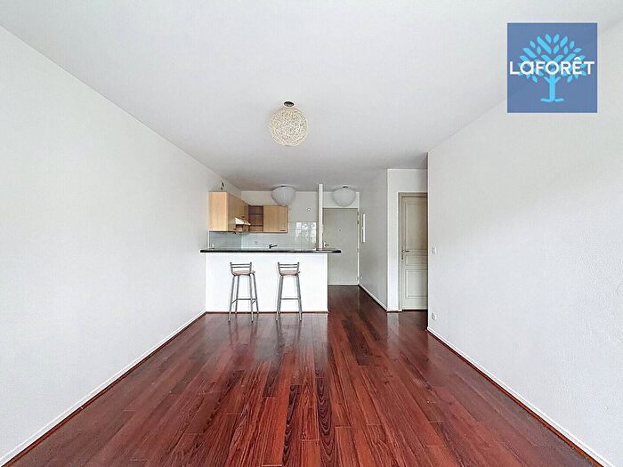 Appartement à louer - Varenne-Centre-Rive Charmante, Noisy-le-Grand - 2 pièces - 1 chambre