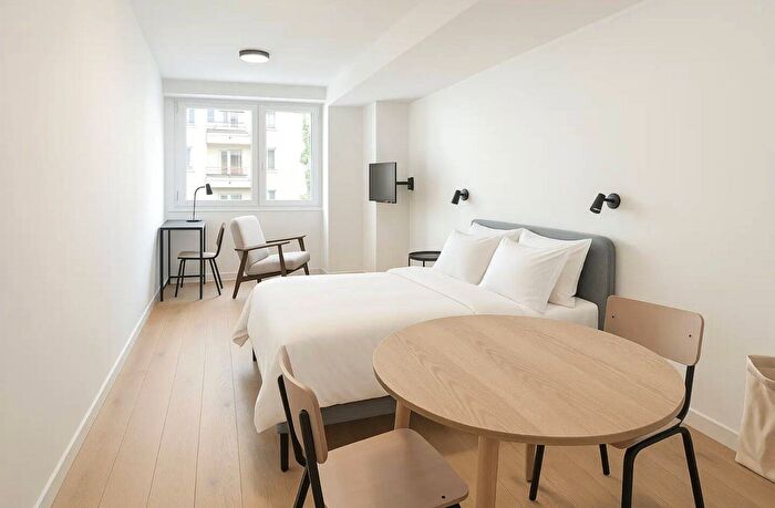 Appartement à louer - Centre Ville, Clichy - 1 pièce