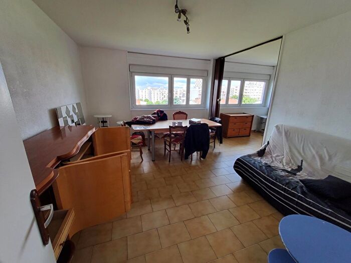 Appartement 4 pièces à Villeurbanne, Perrallière, à louer