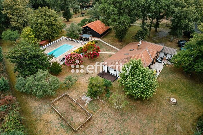 Maison à vendre - Azur - 12 pièces - 8 chambres