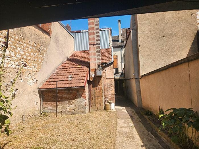 Maison 6 pièces à Villeneuve-l'Archevêque, à vendre