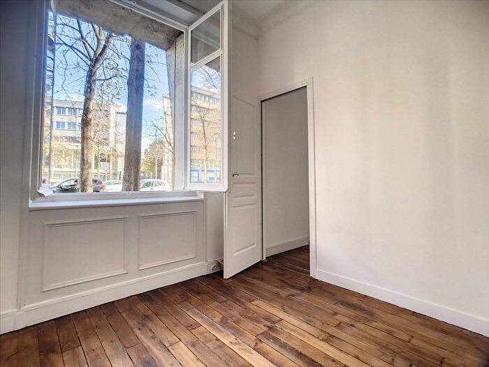 Appartement à louer - Pernety, Paris ème arrondissement - 3 pièces - 2 chambres