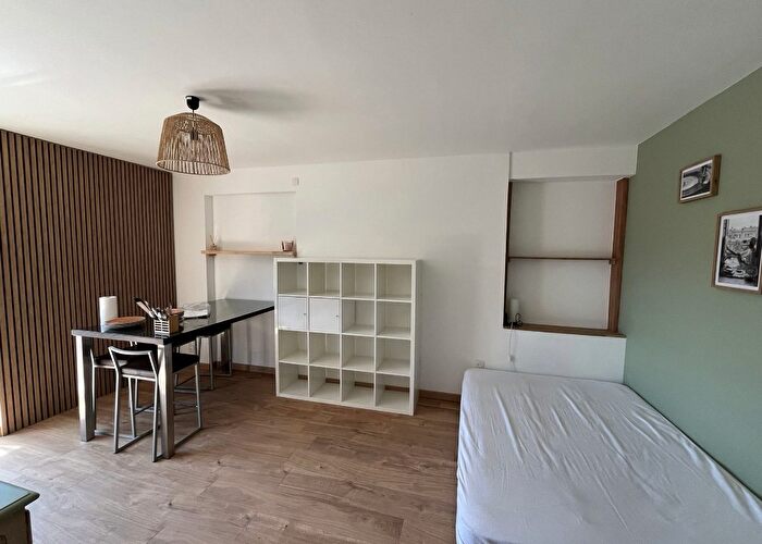 Appartement à louer - Écully, Centre-ville - 1 pièce