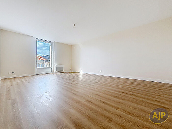 Appartement à louer - La Roche-sur-Yon, Pentagone, Pont-Morineau - 3 pièces - 2 chambres