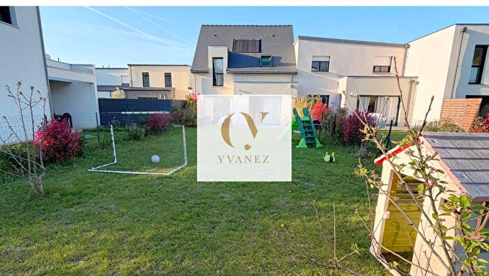 Maison à louer - Noyal-Châtillon-sur-Seiche - 6 pièces - 4 chambres