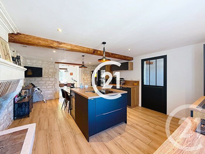 Maison à vendre - Gondeville - 5 pièces - 3 chambres