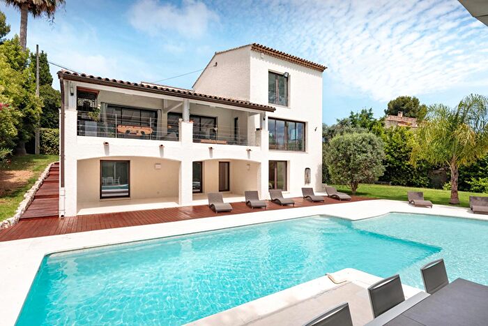 Maison à vendre - Antibes, Antibes-les-Pins, Trianon, Le Fournel, Peyregoue - 10 pièces - 5 chambres