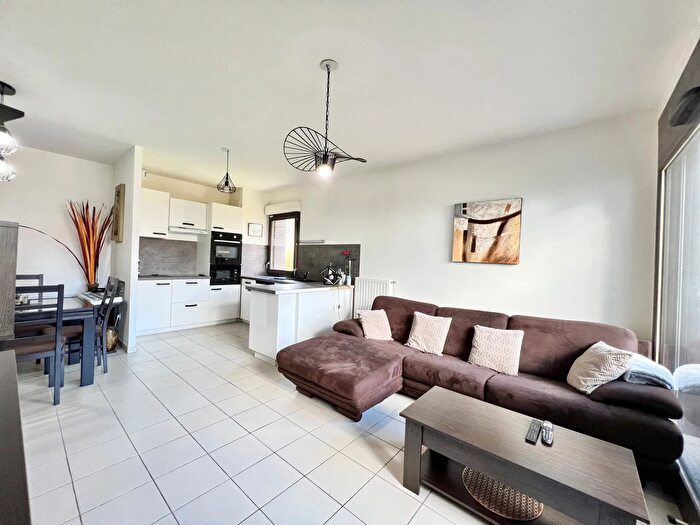 Appartement à vendre - Saint-Priest, Centre-ville - 3 pièces - 2 chambres